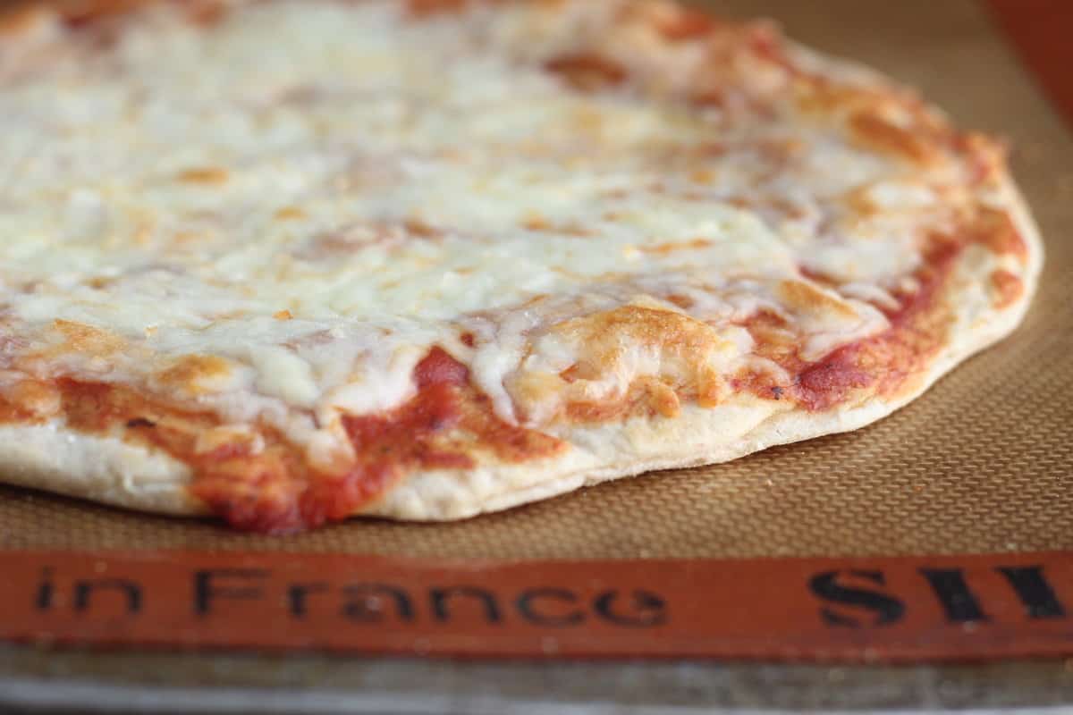 Delish 10-Minute Flatbread Pizza (Just 3 Ingredients!)