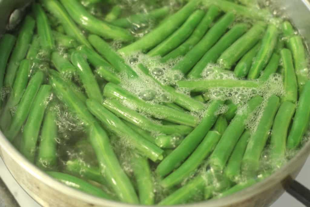 Best Boiled Green Beans (Ready in 10 Minutes!)