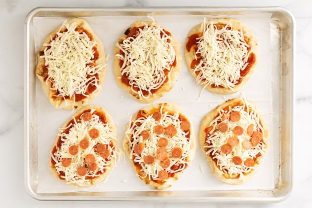 Naan Pizza (10 Minutes) - Yummy Toddler Food